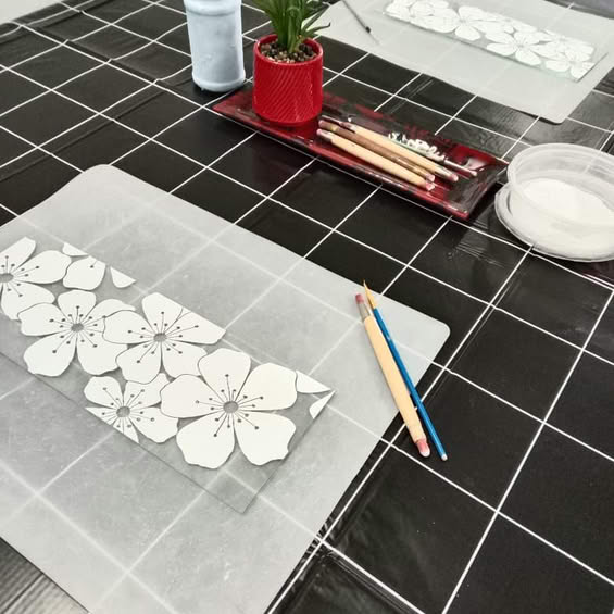 Glamour & Glass – Glamour & Glass